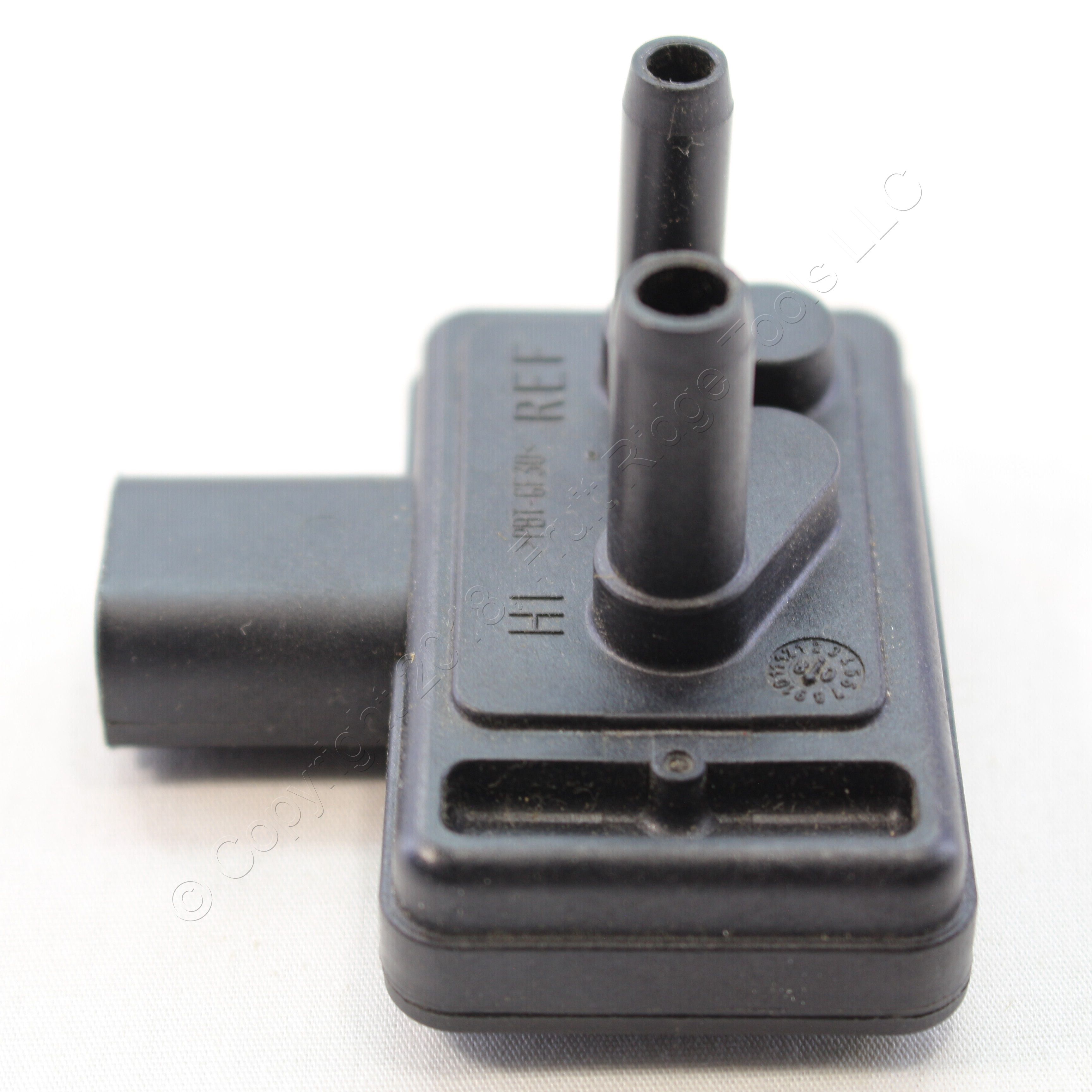 Standard Motor Products VP17 EGR Valve Pressure Sensor for 2001-03 Ford ...